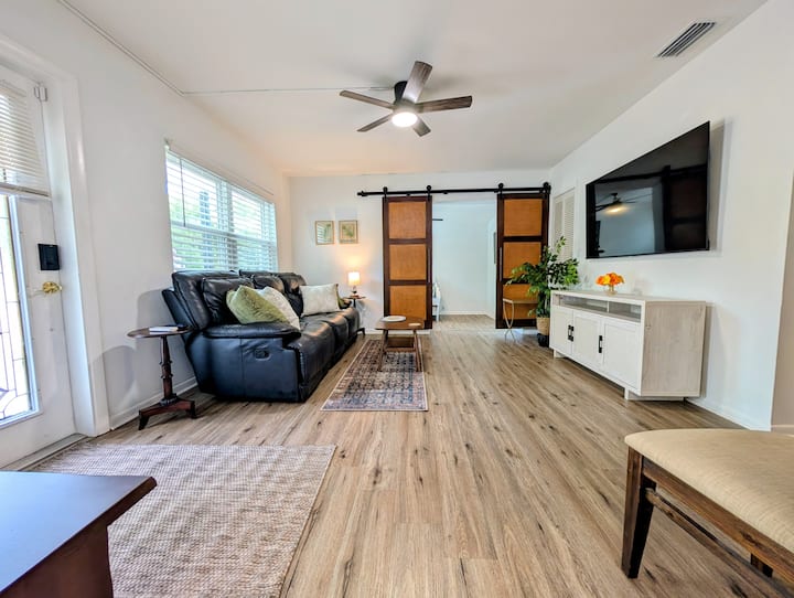 Vista Al Lago - Relax Near Bucs Stadium & Downtown - Tampa, FL