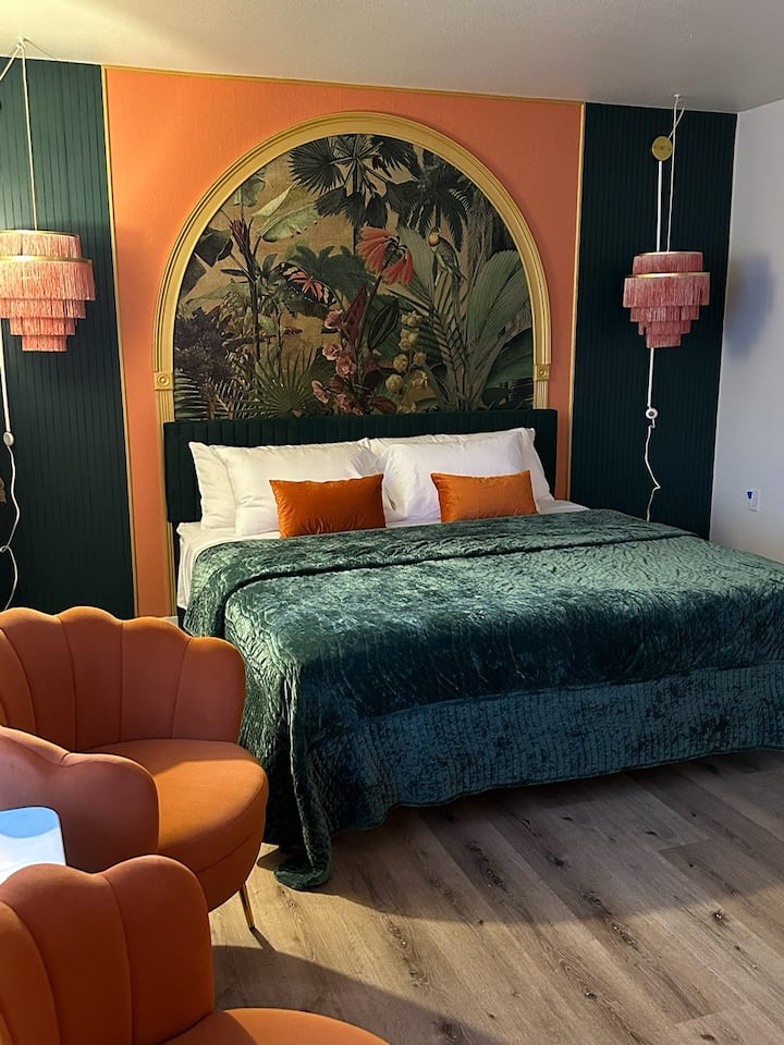 Juniper Motel & Resort King "Cabana" Suite - Wisconsin Dells, WI
