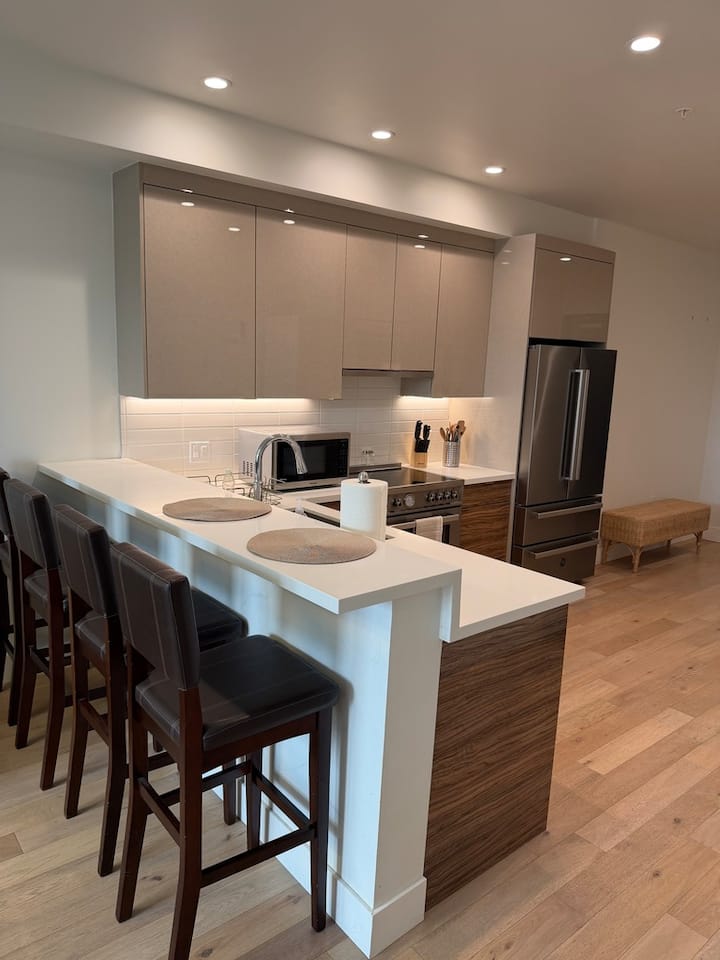 Modern Corporate Apartment-a Block From The Beach! - San Francisco, CA