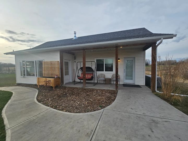 Foothills Cottage - Okotoks