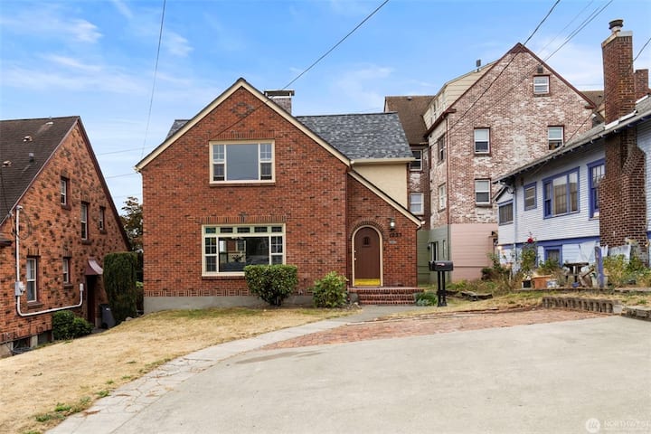 Top Notch Location Tudor - Port Orchard, WA