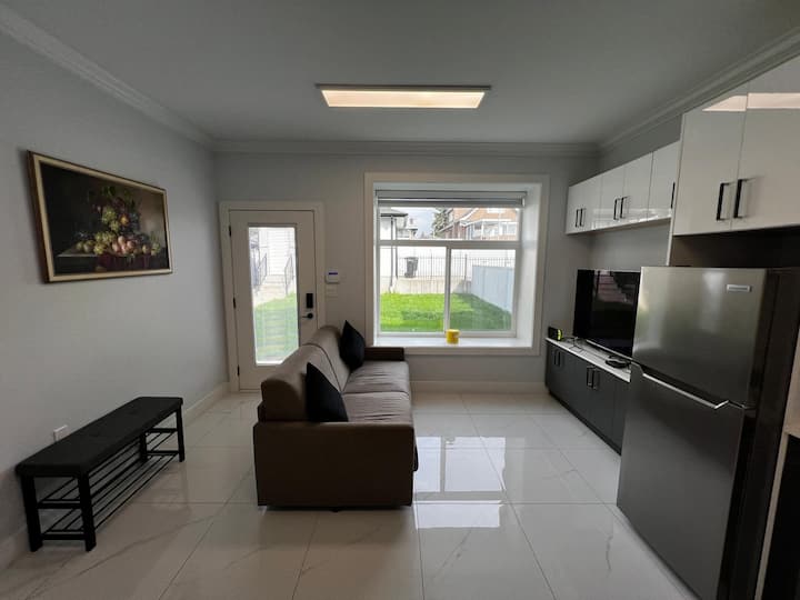 Cozy And Modern 1 Bedroom Unit - 버너비