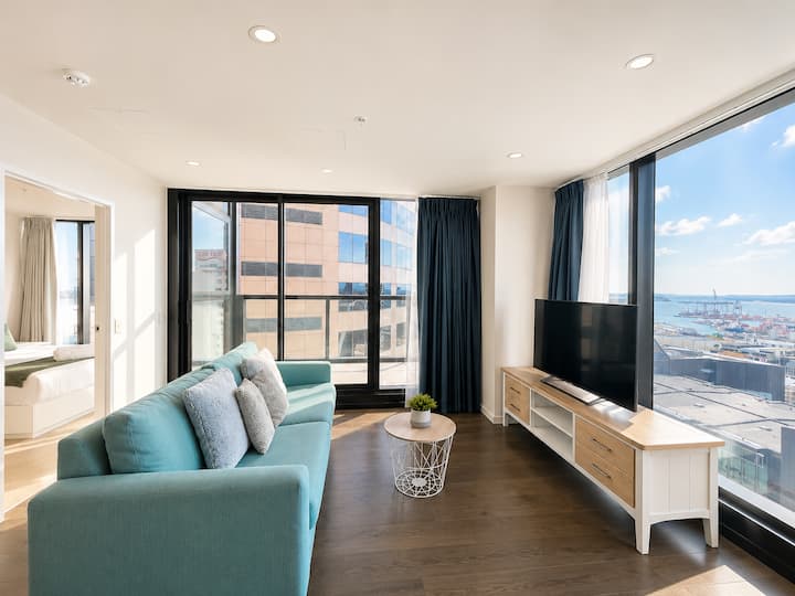 Modern 2br 2ba | Harbour & Skyline Views | Balcony - Auckland