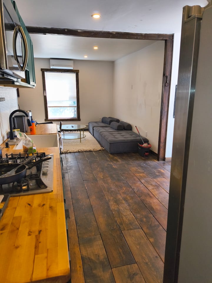 This Warm & Spacious 3 Bedroom Home Is All Yours. - Manchester, NH