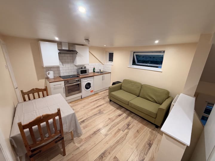 2 Bed Flat In Town Centre - Reading
