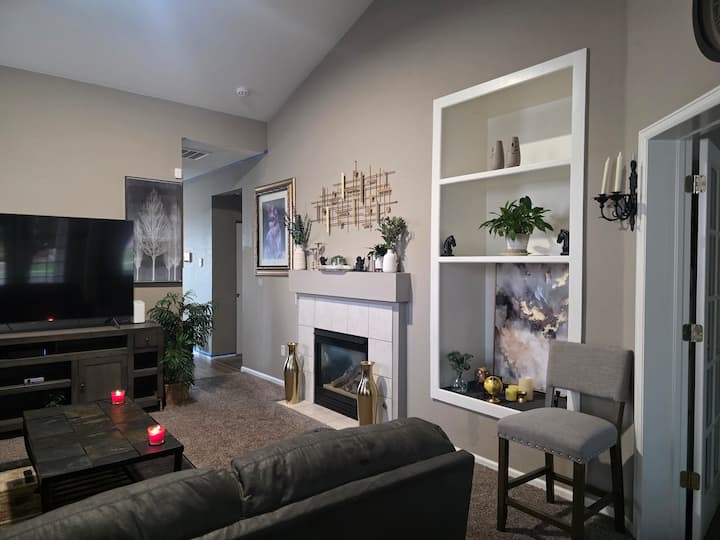 Urban Haven, Stylish Calm In A Cozy Space - Aurora, CO