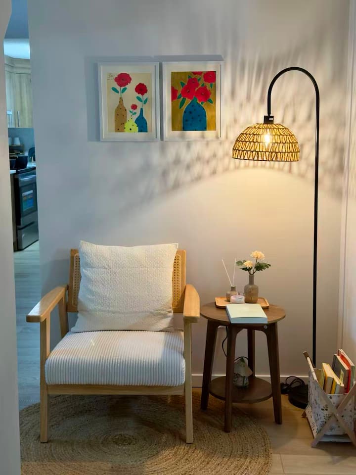 Garden Basement Suite | Private Bath - Alberta