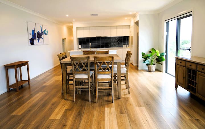 Executive 4br Home With 2 Living Areas - Muswellbrook