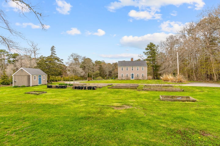 Family 4br Cape Home Firepit, Outdoor Shower - Barnstable, MA