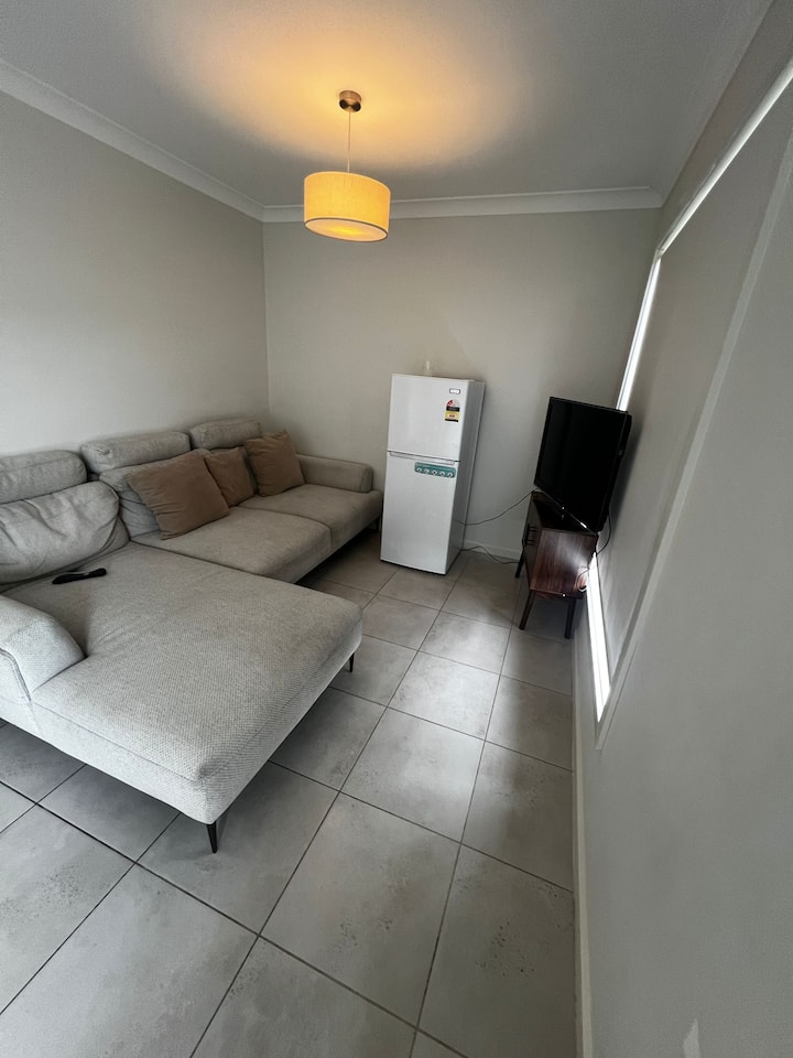 4br Home, Big Garage, Walk To Ed Square & Station - Saint Andrews