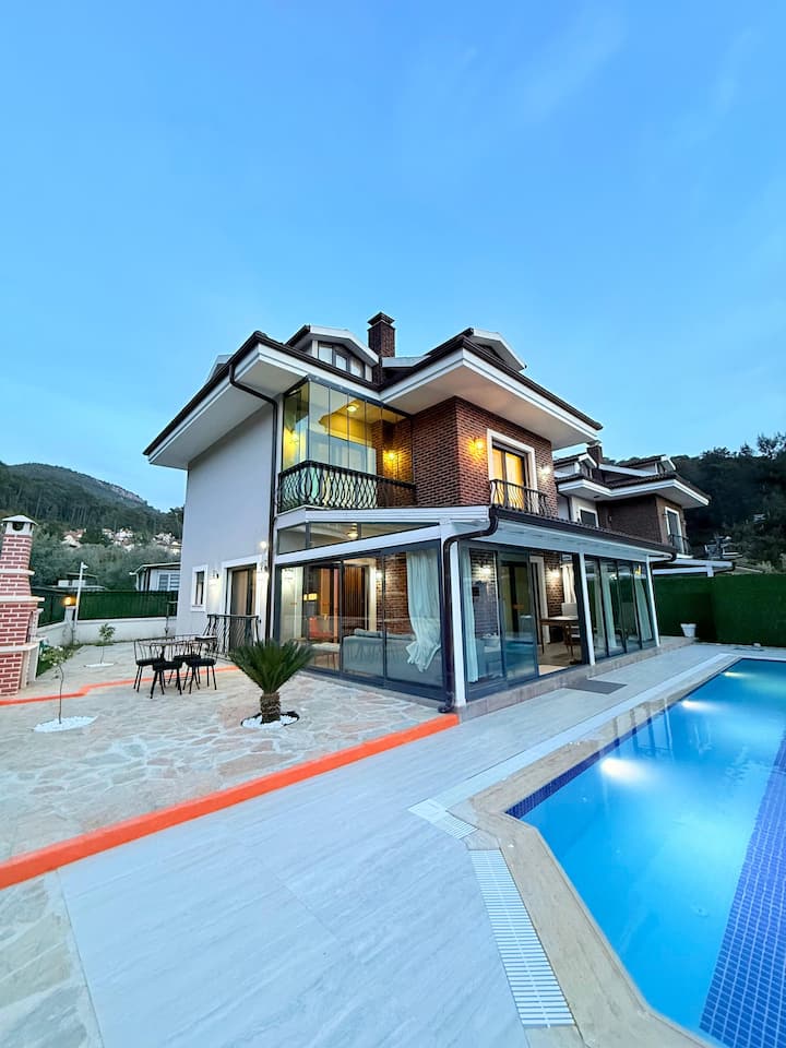 Müstakil Havuzlu Villa Sahile çArşıya Yakın - Göcek