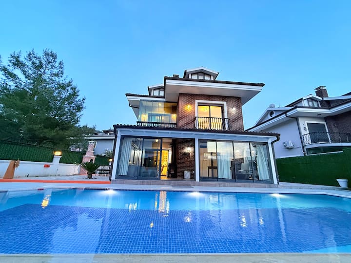 Müstakil Havuzlu Villa Sahile çArşıya Yakın - Göcek