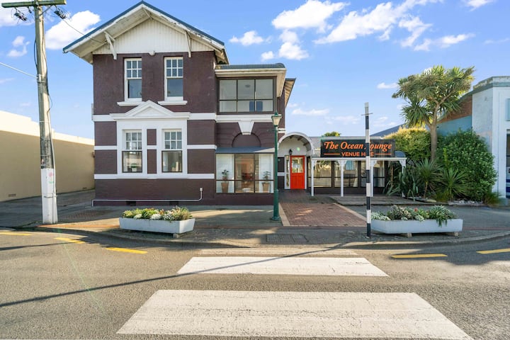 The 'Postmasters Quarters'
Unique Accommodation - Riverton/Aparima