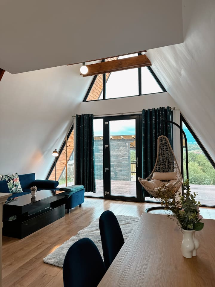 Stoic Cottage|signature A-frame With Mountain View - Bran