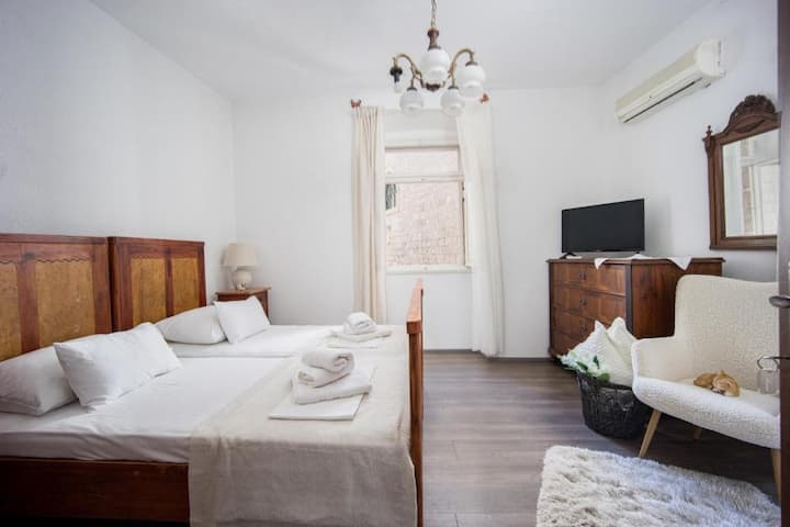 Stonehouse  Lino For 6 With Sea View - Arbanija