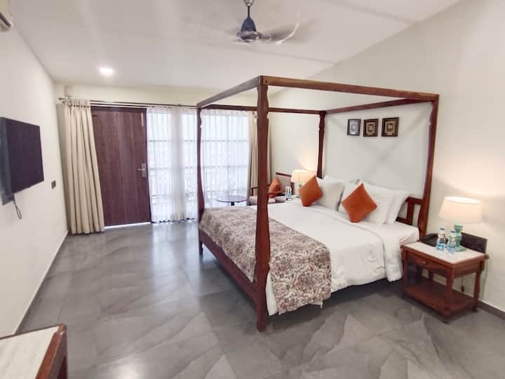 Avior Resorts And Camps Deluxe Room - Shirwal