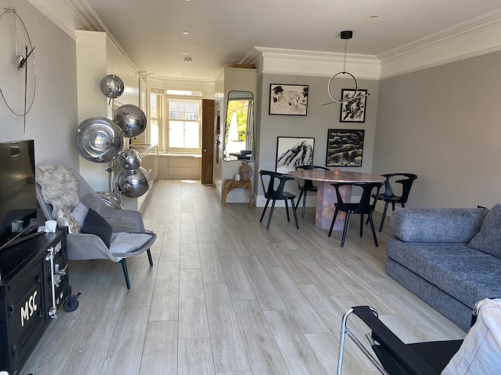 A Charming 3 Bedroom End Terrace House - Henley-on-Thames