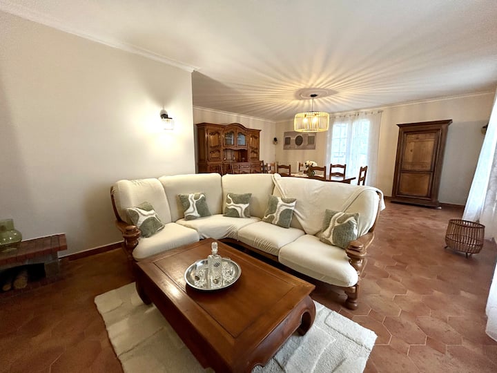 Maison 5 Chambres, 2 Salles D’eau, 9 Personnes - Parthenay