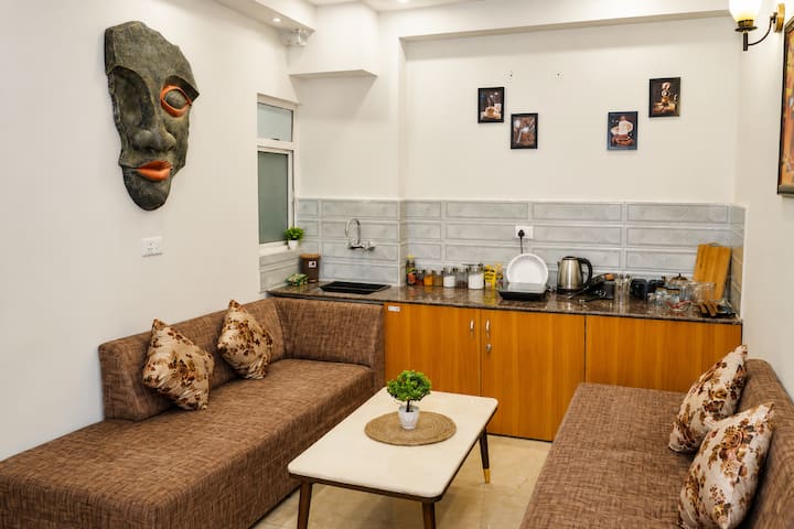 Vrinda Vibes Stay | Next To Iskcon And Prem Mandir - Vrindavan