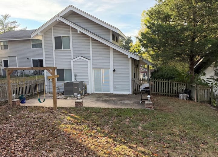 Cozy House In Ballwin Mo Wi-fi +Utilities Included - Chesterfield, MO