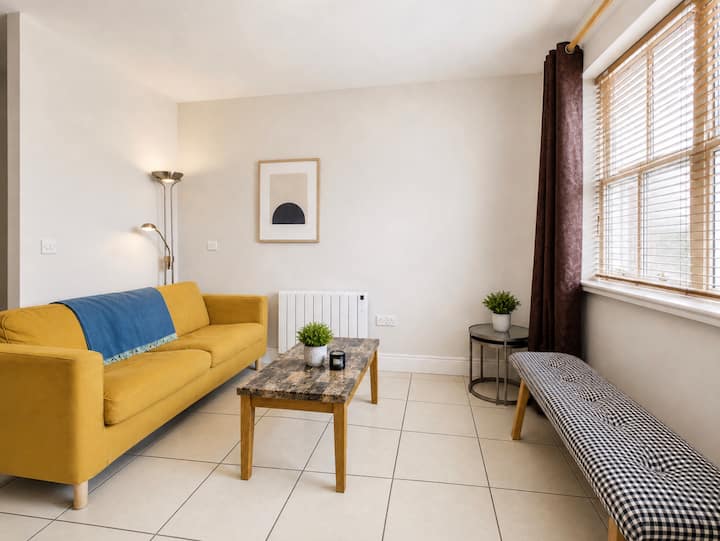 Central Athlone Stay, Steps From Everything! - Athlone