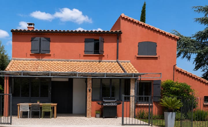 Villa Climatisée 150m²
Piscine Chauffée & Pétanque - Suze-la-Rousse