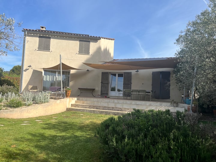 Villa Spacieuse Avec Piscine Au Cœur Du Luberon. - Lourmarin