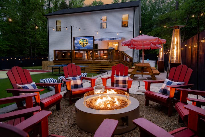 New! Hottub+pickleball+gameroom+movies+golf+games - Harrisburg, NC