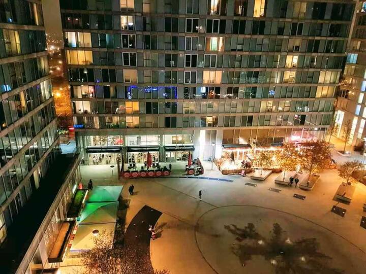 1 Br Sleeps 4 | Balcony | Walk To Station & Centre - Milton Keynes