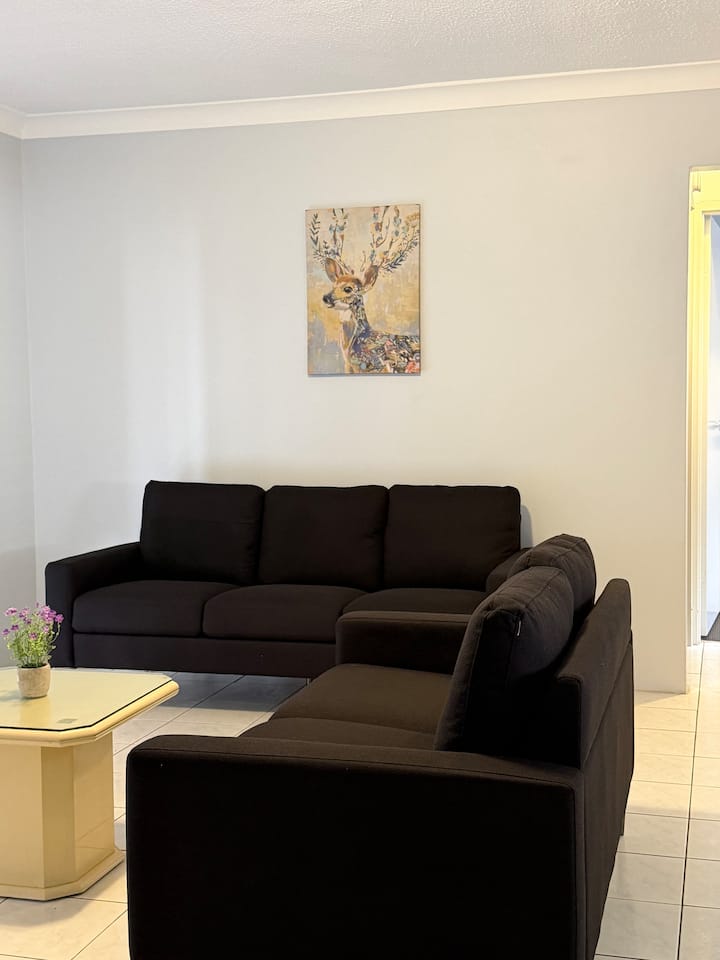 Ideal Location - U2 - Toongabbie