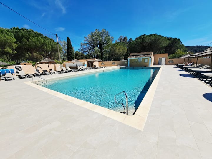 Bungalow Chic: Terrasse Privée, Barbecue & Piscine - La Crau