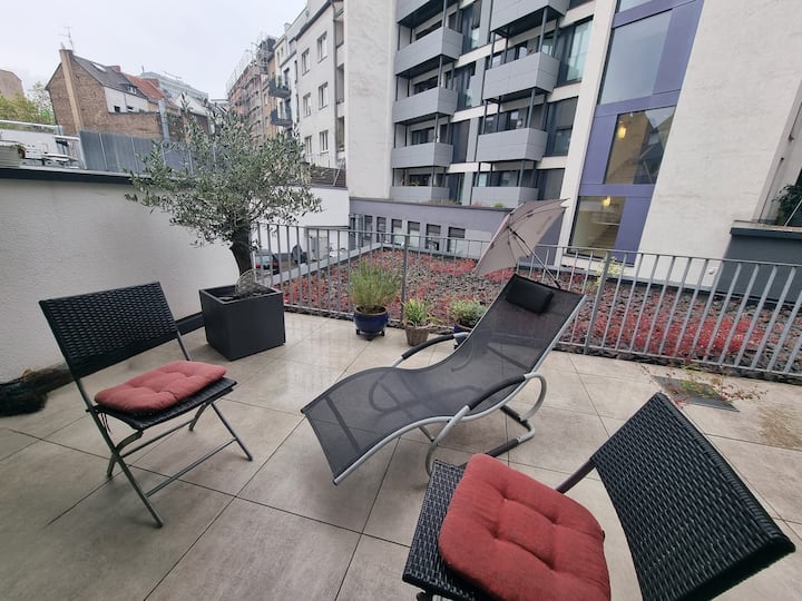 Studio W/ Balcony + Parking - Colonia