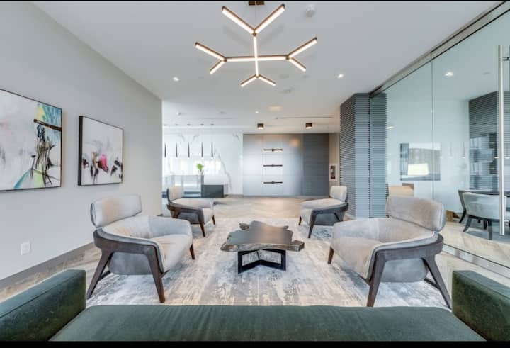 位于Etobicoke 地铁站边1+1 +1 Condo 3 床位 - マーカム