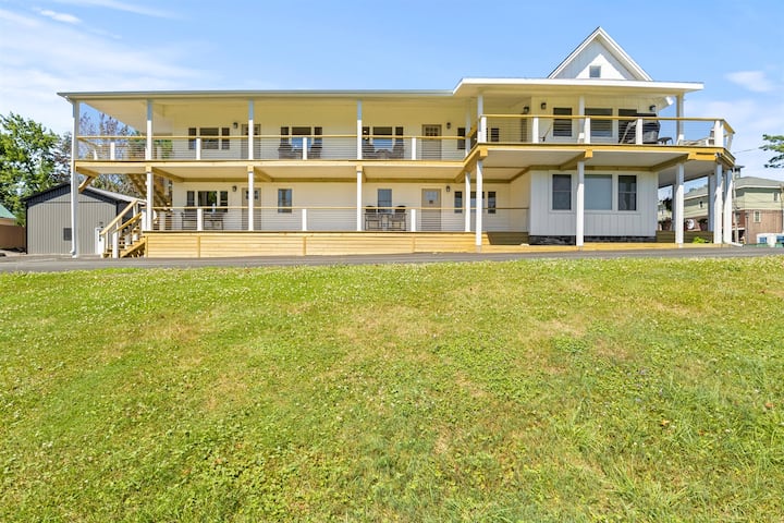The Lake House | Sodus Point Luxury Retreat | 4 Un - Sodus Point, NY