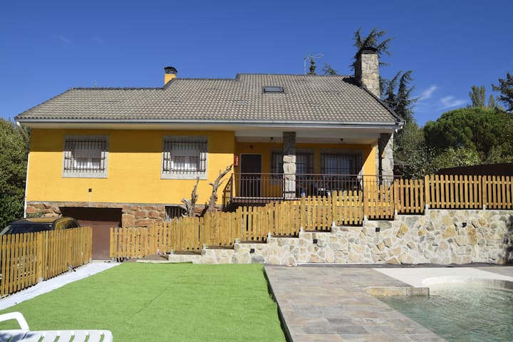 Chalet Con Jardín Con Piscina En Plena Naturaleza - Navacerrada