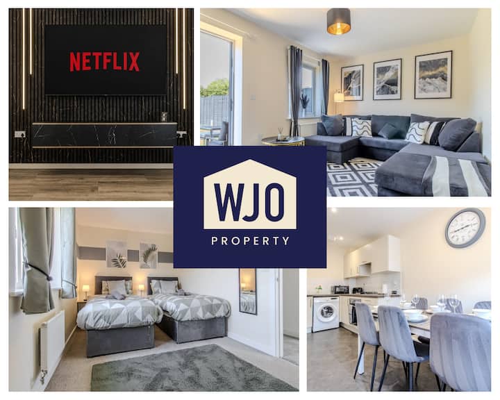 Parking | Big Discounts | 3-car Drive | Sleeps 9 - Bedford