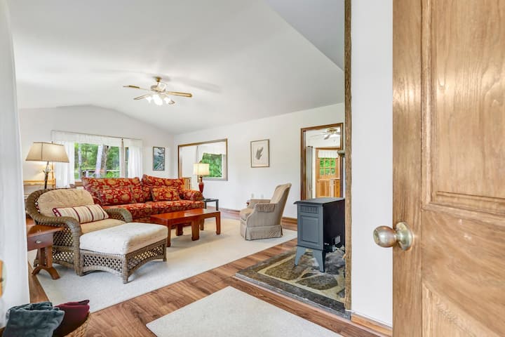 10 Acres + Private River Access + Pet Friendly - Rileyville, VA