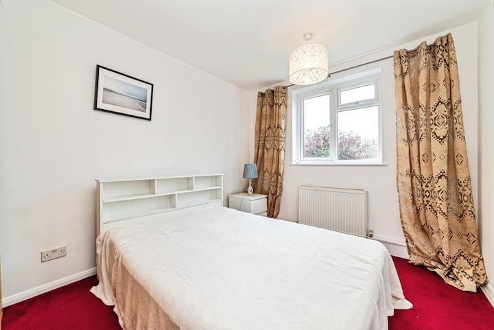 2 Bed Flat - Sleeps 3 - Pets - Parking - Wifi - Oxford