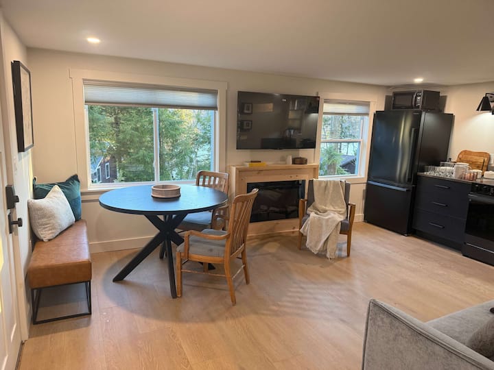 Chic Cottage Vibes- W/ Lake Sunapee Deeded Access - New London, NH