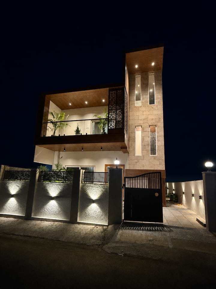 Luxury First Floor Retreat | Cozy Stay | Spacious - Nagpur