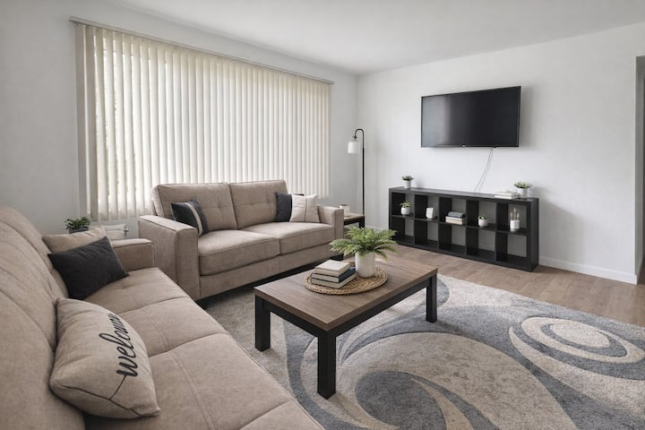 Ivory Nest Spacious 2br Retreat • Free Parking - Farmington Hills, MI