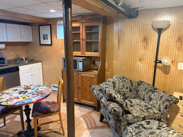 Cozy Space Located Close To Meadowlands & Nyc - East Rutherford, NJ