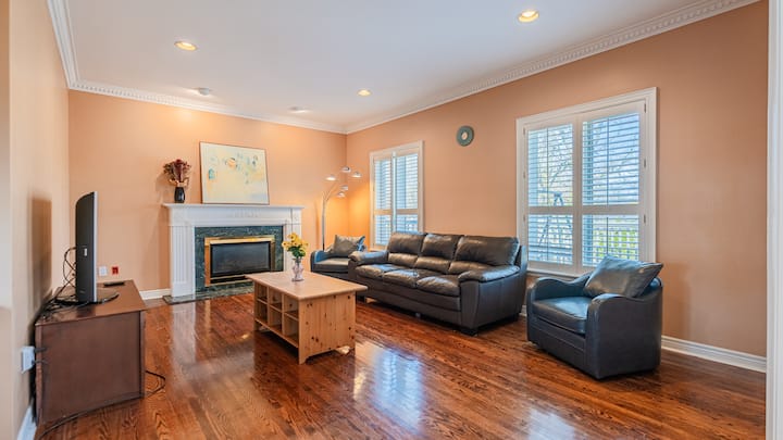 Spacious 3br/3.5ba Home | 4+car Parking | Hw&go - Markham, Canada