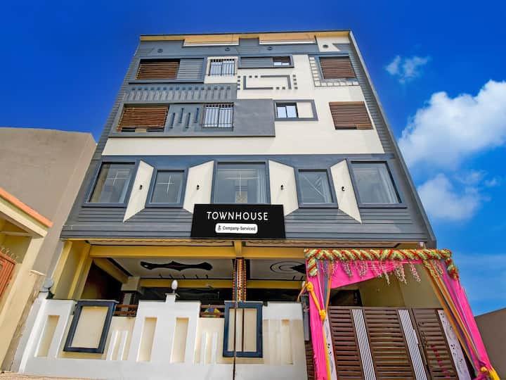 Super Townhouse Taramandal - Gorakhpur