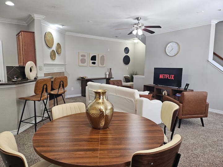 Modern Simplicity| 3- Full Bed&bath | 2 Car Garage - The Woodlands, TX