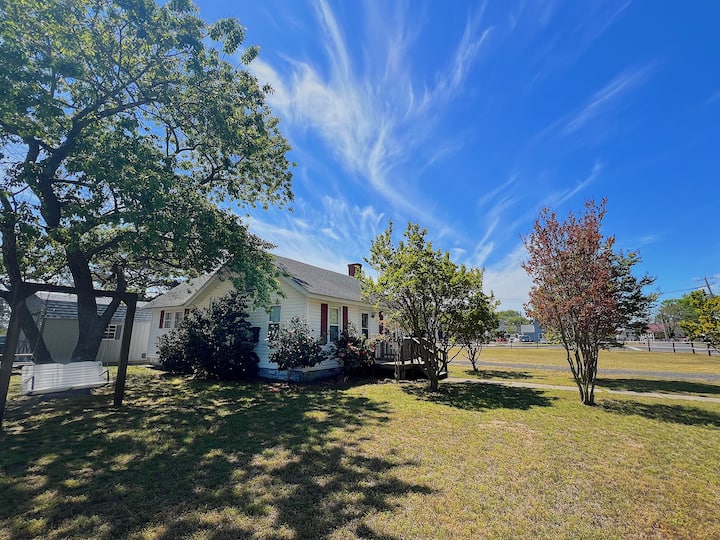 Beck's Corner| Pet Friendly Chincoteague Cottage! - Chincoteague, VA