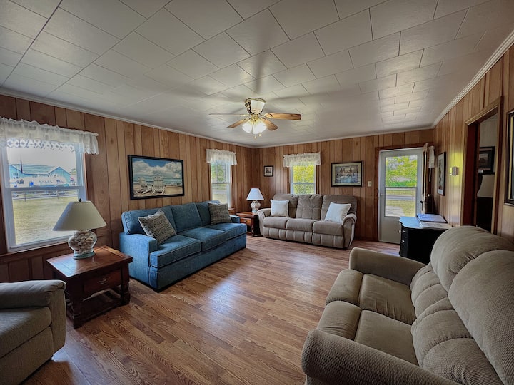 Beck's Corner| Pet Friendly Chincoteague Cottage! - Chincoteague, VA