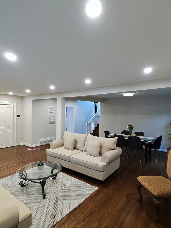 4br Home W/ Ravine • Free Parking • Near Subway - Vaughan