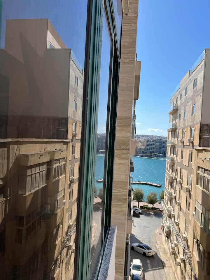 Sliema Cross Roads | Sea Views - Valletta