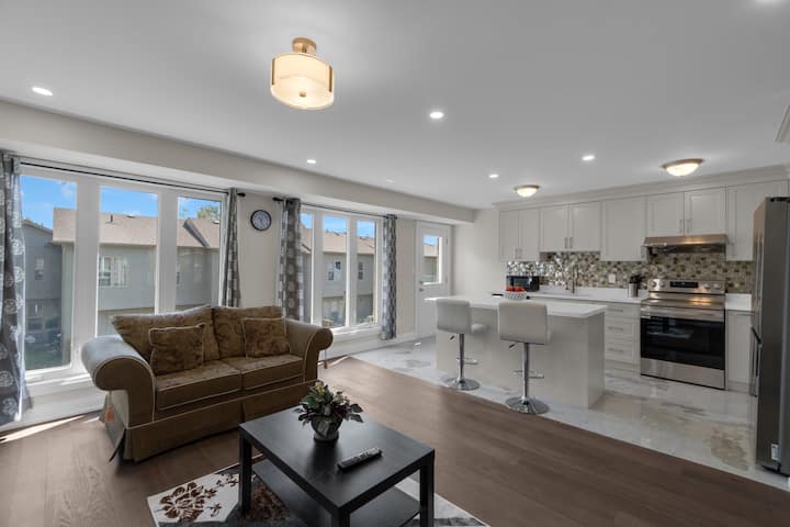 4br - Free Parking - 3 Minutes To Go Station - Toronto